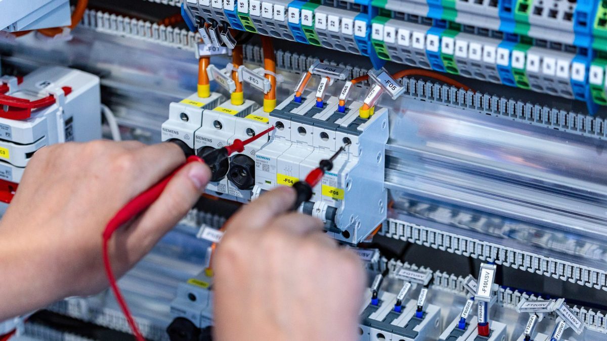 Elektryka przemysłowa - AIUT