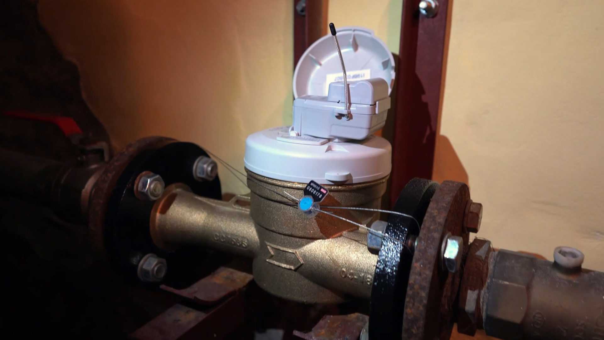 Remote meter readout and node control - AIUT