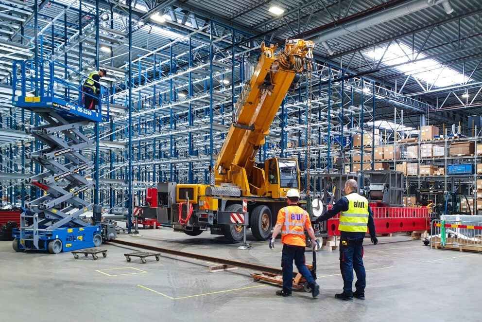 Automated warehouse vs. traditional. Why do you need warehouse automation?