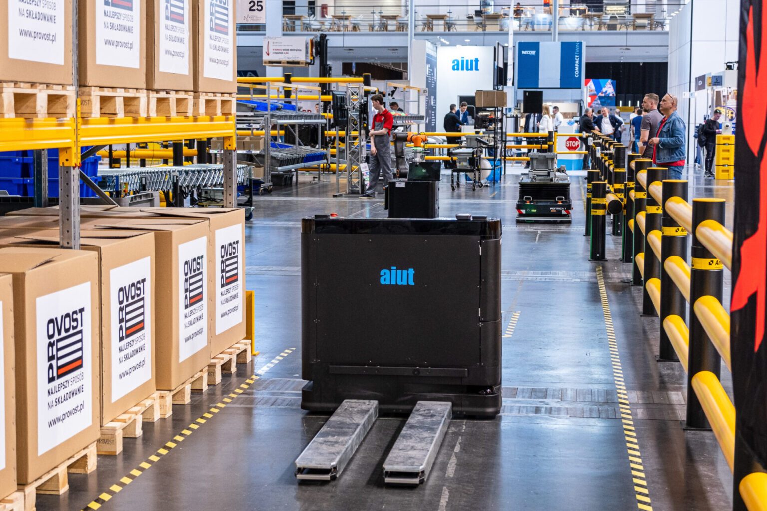 Automated Pallet Movers: Innovations with AMR & AGV in logistics