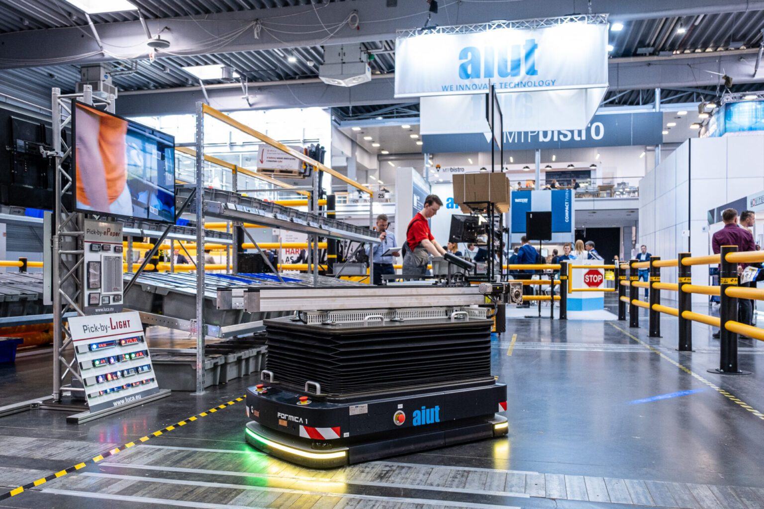 Automated Pallet Movers: Innovations with AMR & AGV in logistics
