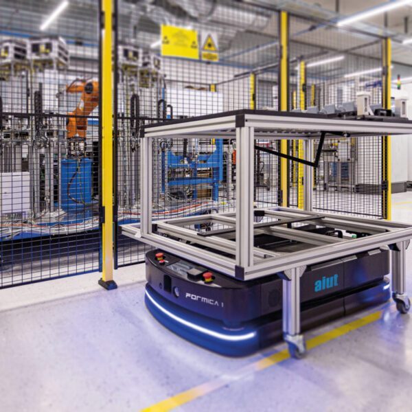 Robot AMR czy AGV? Klucz do sukcesu fabryki