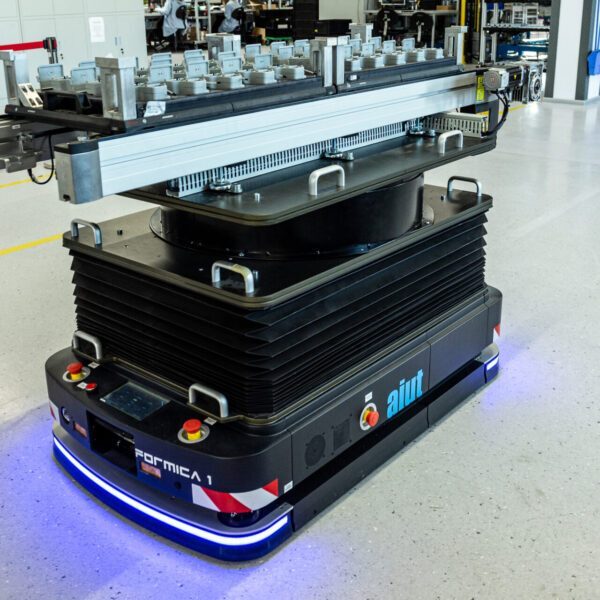 AGV or AMR robots? Key to the factory’s success