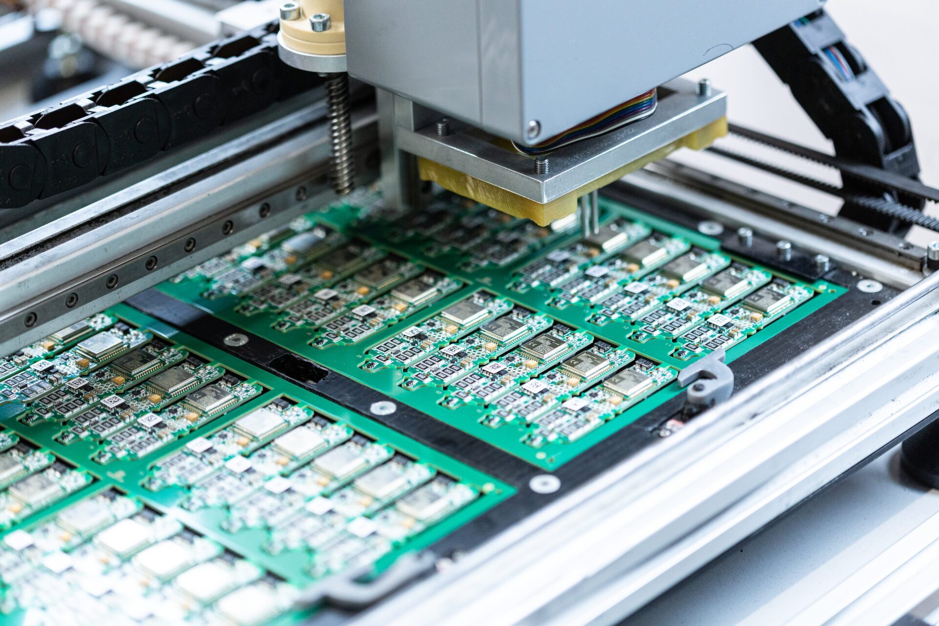 Electronic design and manufacturing - AIUT